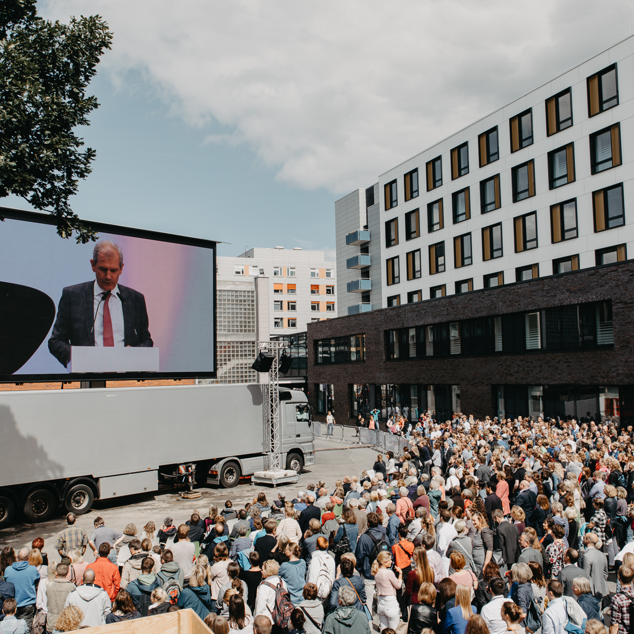 Uksh Eröffnung | Brainchildz